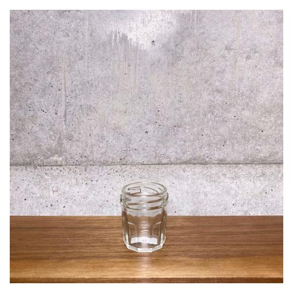 味彩30 華十角ST 瓶（本体）◇小さくてかわいい小瓶です！◇ジャムや佃煮、調味料入や小物入れに！◇対応の蓋は8色あるので用途や中身によって変えれます。【味彩シリーズ】●容量：約 32ml●重量：約 50g●口部：43ツイスト●サイズ（胴径...