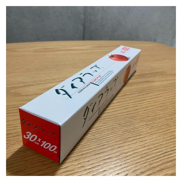 ダイアラップ 三菱ケミカル◇さまざまな材質の容器にもピッタリと密着します。◇伸びやすく、破れにくいという性質を持ったフィルムです。◇適度なコシの強さがありますので、スムーズにカットできます。●材質：ポリ塩化ビニル樹脂●サイズ：30cm×10...