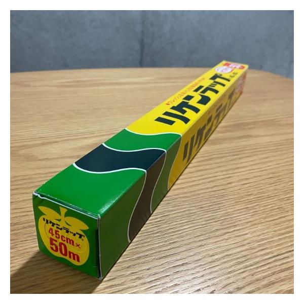 リケンラップ リケンファブロ◇さまざまな材質の容器にもピッタリと密着します。◇伸びやすく、破れにくいという性質を持ったフィルムです。◇適度なコシの強さがありますので、スムーズにカットできます。●材質：ポリ塩化ビニル樹脂●サイズ：45cm×5...