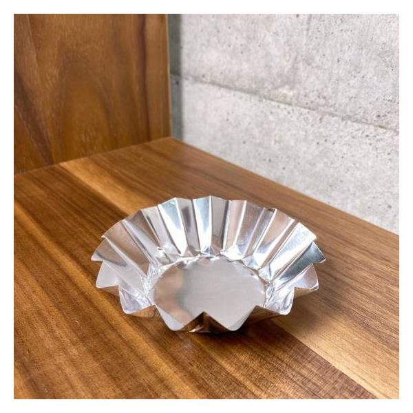 フジ　アルミケース　菊９Ｆ （合紙ナシ）◇厚手のアルミケースです。◇焼き菓子やおかずカップに！●材質：アルミニウム●厚み：30μ●サイズ：53×H32mm●入数：5000枚（500枚×10）