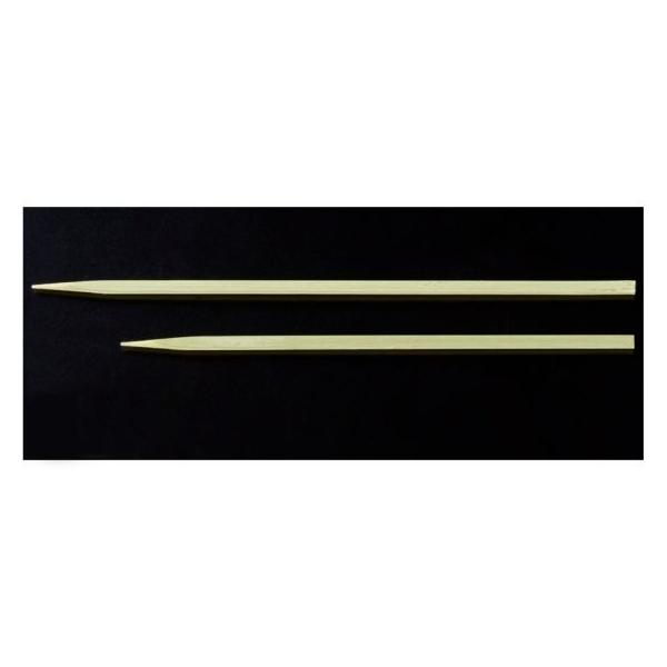 竹串 半月串 (15cm)◇断面が半月状になった青皮付きの竹串です。◇半月部分で突き刺しやすく平らな青皮部分で抜けにくい効果を発揮する竹串です。◇竹串はシンプルなスタンダードモデルの丸串から料理に合わせた様々な形状の串があります。◇創作に最...