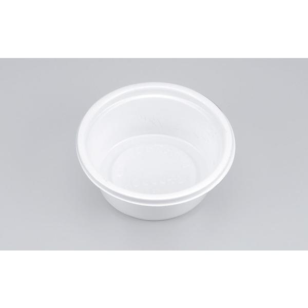 便利な使い捨てカップの本体です。蓋は別売の　ＢＦカップ内３　嵌合蓋　が当商品に対応しております。蓋と合わせてお買い求めください。■商品情報商品サイズ：102パイ×40数量：1袋（1袋＝50入）素材：BF　（耐熱105度　断熱　保温　耐油）レ...