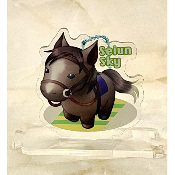 【発売日：2023年08月06日】こちらの商品は競走馬「セイウンスカイ」をモチーフにしたアクリルスタンドです。ボールチェーンがついているので、アクリルキーホルダーとしてバッグなどお好きな所に付けることがもできます。台座が連結できるようになっ...
