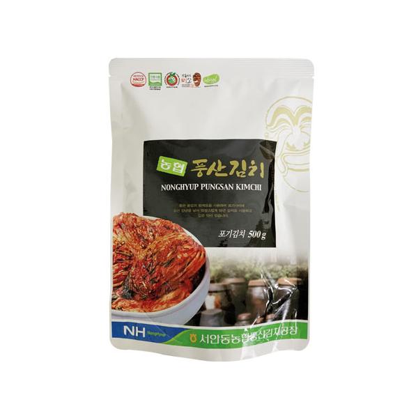 白菜半株を丸ごと漬け込んだおなじみのキムチです。