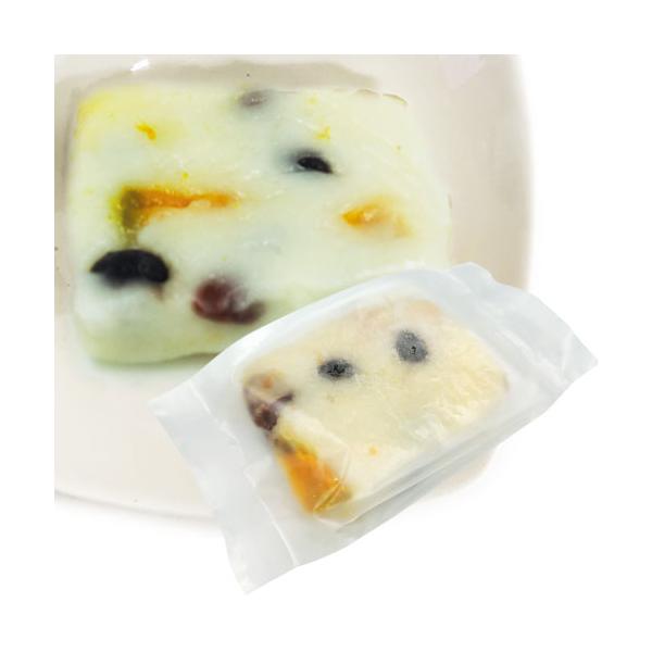 もち米粉で、いろんな豆や干しかぼちゃなどを入れた栄養満点とお餅です。