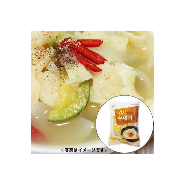 ジャガイモや好みの野菜（玉ねぎ、ズッキーニ、ネギなど）を適当な大きさに切ります。もちろん野菜は入れなくても大丈夫です。
