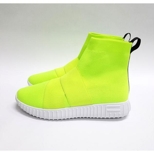 シンプルなニット素材のハイカットスニーカー足幅はややタイトですがニット素材なので履いているうちに足に馴染んできます。蛍光カラーでバックのブラックテープがインパクトあり！個性を出したい時や、白、黒などのワントーンコーデにもオススメです！