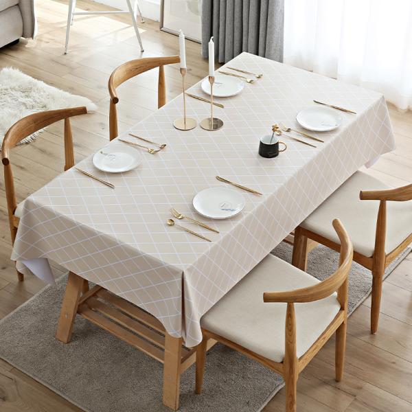 おしゃれなデザインのビニール製テーブルクロス。撥水・撥油機能を持っており、汚れたときはサッと水拭きするだけでOK。【カラー】蝶々馬車アヒルライオン猫ベージュブルーグリーン【素材】PVC【注意】開封時、材質特有の匂いが残っている場合がございま...