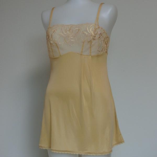 フレンチローズがモチーフチュールエンブロイダリーレースが胸元をかざる【ブランド】FLORALE by Triumph 商品番号 : 10205762型番 　　: FL112　CAMI■メーカー希望小売価格・10,780円■トップバストサイズ...