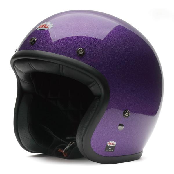 1954年にベルが初めて製造したヘルメットからインスピレーションを得たCustom500は、楕円形のデザインと薄型のフィット感で新たに改良され、 昔ながらのスタイルを保ちながら、より小型な外観を実現しています。クラシカルなデザインと小ぶりな...