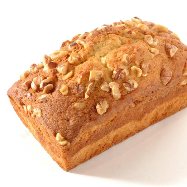 完熟バナナの自然な甘さと香ばしいクルミの食感が楽しめる贅沢な一品。たっぷりのバターでしっとりと焼き上げ、バナナの豊かな風味が口いっぱいに広がります。朝食には温めたケーキにバターをたっぷり塗ると、バナナの甘みとバターのコクが溶け合い、さらにリ...