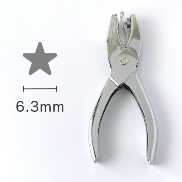 サイズ：　本体サイズ　約14×5.5×1cm　パンチ穴　6.3mm（1/4インチ）素材：スチール6.3mmの星型の穴を簡単に開けられるハンドパンチです。（注：穴の周りにパンチの押し跡が少し付く場合があります）紙やカードに可愛らしい星の形をプ...