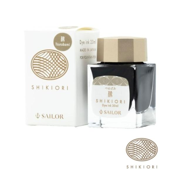 【発売日：2025年02月17日】●SHIKIORI 四季織　草遊びシリーズ・ボトルインク色名　：　橡（つるばみ）種別　：　万年筆用ボトルインク　内容量　：　20ml外形寸法　：　W34×D34×H58mm／本体　容器　：　ガラス製インクボ...