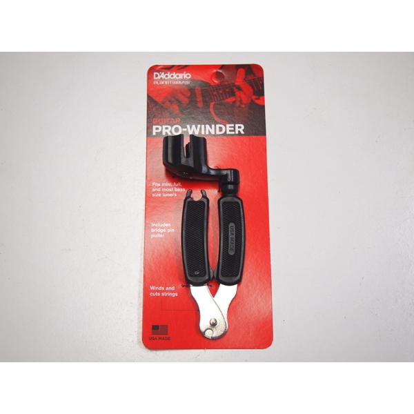 オールインワンギター弦張り替え工具。ストリングワインダーと弦用のニッパー、さらにアコギのブリッジピン抜きと、ギター弦の張り替えに必要な機能が一つに詰まった便利な工具です。ストリングワインダー部分は十字になっており、様々な大きさのペグにフィッ...