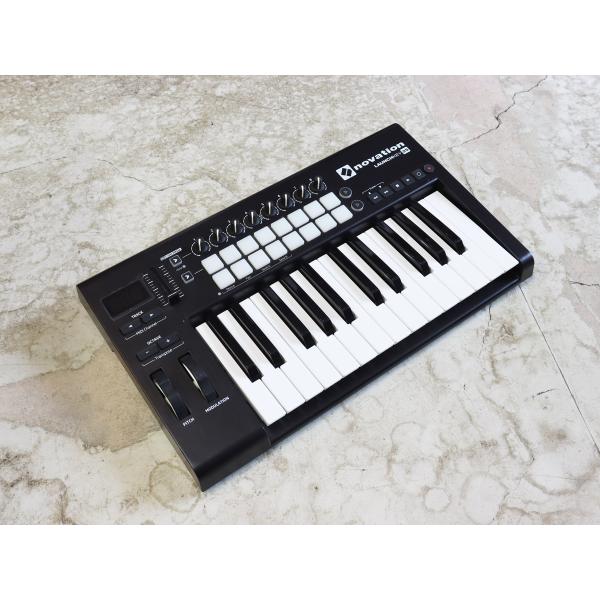ノベーションのMIDIキーボード、LaunchKey Mini MK2が中古で入荷しました。デスクトップに置いても場所を取らないミニマルなデザインのMIDIキーボードです。DTM初心者の方、いかがでしょうか？細かな傷等使用感はございますが全...