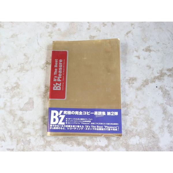 B'z Pleasureのバンドスコアが入荷しました！日本が誇るモンスターバンド「B'z」のバンドスコアです！ファンの方や、さらなるギタースキルアップを目指す方におすすめです！保護フィルムに破れ、本冊子に曲がりやページに折れございますが、使...