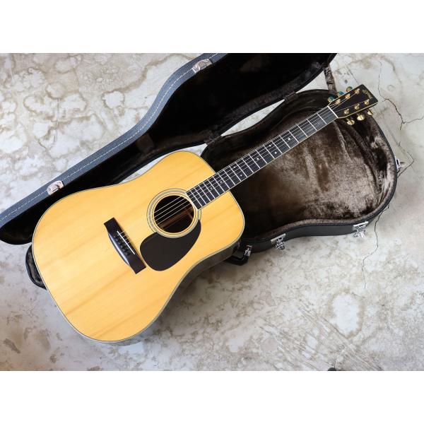 1976年製S.Yairi YD-305が入荷しました！トップにはスプルース、バックにはD-35スタイルの3ピース構造のローズウッド単板を採用。ストローク時の迫力ある鳴りと、煌びやかな高音で、ピック弾きでも指弾きでも活躍すること間違いなしの...