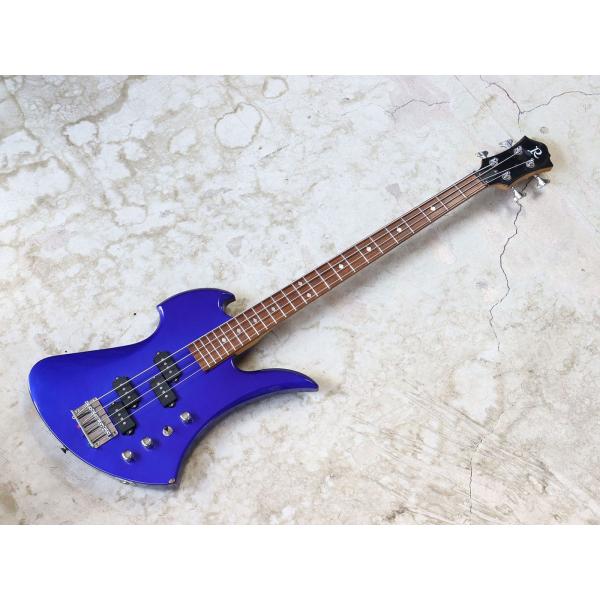B.C.Rich Mockingbird Bassが中古で入荷しました！特徴的な変形ボディにPBタイプのピックアップを2基搭載したモデルです。見た目通りのパワフルなサウンド！ボディなどに写真のような塗装割れや金属パーツにくすみは見られますが...