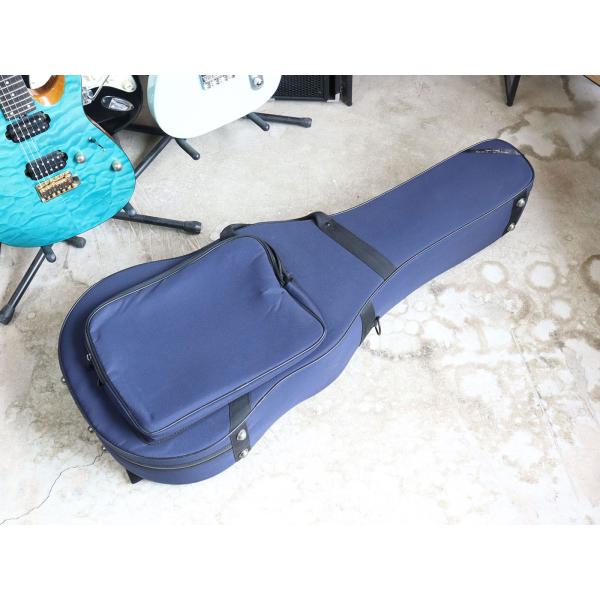 Super Light Case Classic Guitar ネイビーが中古で入荷しました！外側のポケットのチャックが破損、写真のような細かな傷汚れなどありますが、ギターの運搬や収納には問題ない状態です。内寸：100cm（長さ）38cm（...