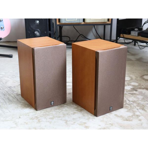 YAMAHA NS-1000MM が中古で入荷しました。低域には12cmコーン型、中域には2.5cmドーム型、高域には1.5cmドーム型のユニットを搭載。エンクロージャーは密閉方式を採用しております。ご自宅での映画鑑賞や2chオーディオ用に...