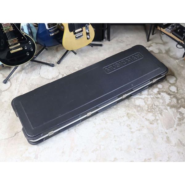 MUSICMAN のベース用ハードケースが中古で入荷しました。こちらはStingRay5用となっております。写真のように角の傷やそのほか細かな傷がありますが、外面・内面ともに使用が困難になるような傷や破損はなく、問題なくお使いいただけます。...