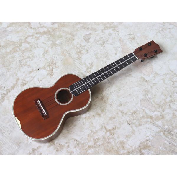 KIWAYA LUNA LC-3mv コンサートサイズが中古で入荷しました。日本の老舗ウクレレメーカー、キワヤ商会が展開する「LUNA」シリーズの日本製コンサートウクレレです。ボディにはホンジュラスマホガニー単板を使用。指板上のラインやボト...