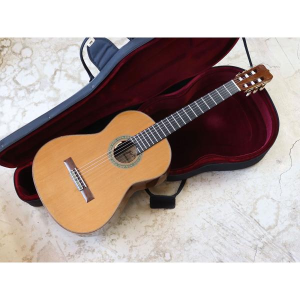 中古のJose Ramirez 125 Estudio が入荷しました！ホセ・ラミレス工房125周年を記念して作られたモデルです！前オーナー様によってオリジナルよりもさらに薄いラッカーでリフィニッシュ、ジャンボフレットに打替、L.R.Bag...