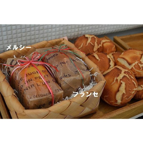 1セット入り数：500枚　 　サイズ　 ：150×150mm（横×縦）　　 材質　　 ：紙　　 特長　　 ：当店人気の「フランセ」柄と「メルシー」柄が描かれたクラフト紙で作られたワックスペーパーです。　　　　　　　 2種類からお好きな柄をお...