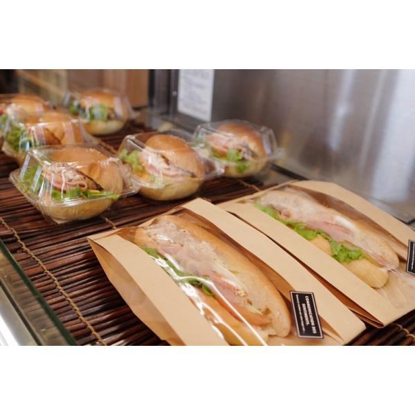 1セット入り数：100枚　 　サイズ　 ：（120＋70）×260mm　　 材質　　 ：本体　耐油紙　　　　　　　  窓　OPP　　 特長　　 ：窓付きのパン個包装用の紙袋です。　　　　 　　　  突起物のあるものを入れると材質上破れること...