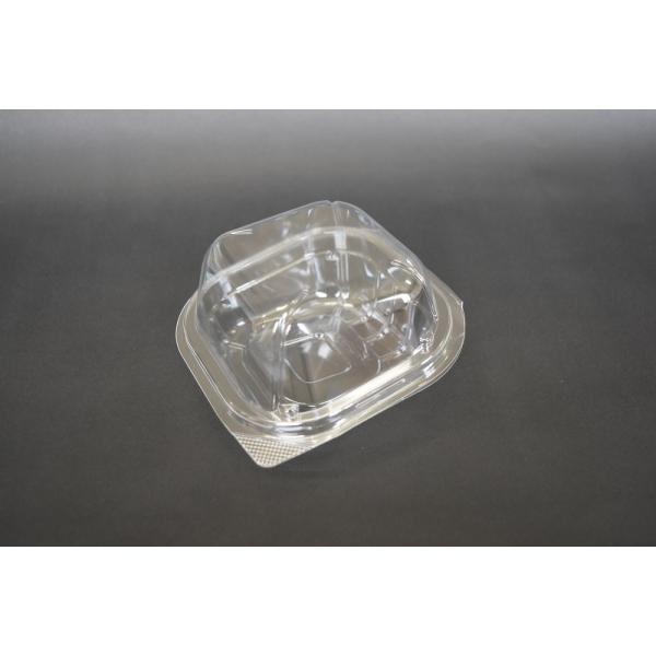 １セット入り数：100枚　　サイズ　　：外寸110×111×63（本体…27　フタ…36）mm　　材　質　　：OPS　　特　長　　：本体・フタ一体型の使いやすい、テープなしでカチッとはまる嵌合容器です。マフィンやクリームたっぷりなシュークリ...