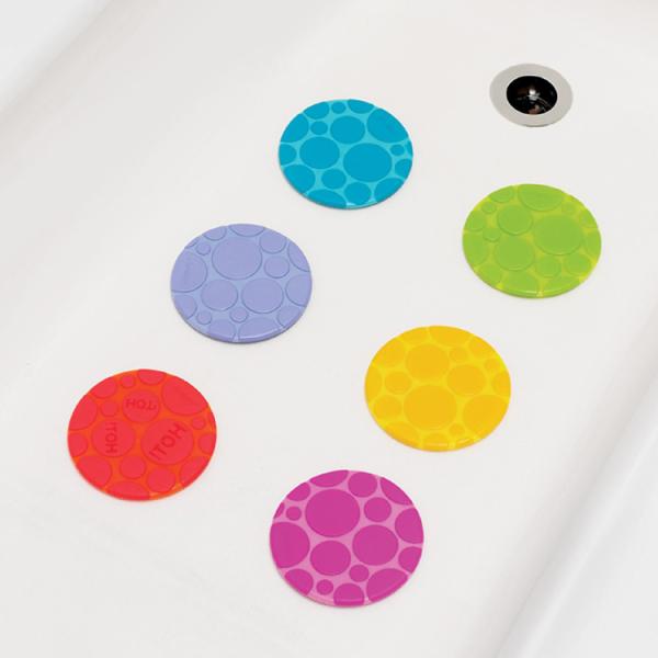 メーカー：MUNCHKINサイズ(約)：W11.3×D1.0×H11.5cm素材：ポリ塩化ビニール（非フタル酸系）仕様：・裏には12個の強力な吸盤付き・マットの表面はエンボンス加工・6枚のパッドを必要な場所に応じて貼付ける事ができます。・パ...