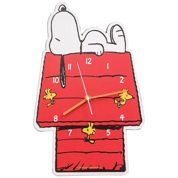 キャラクター: PEANUTS SNOOPYサイズ：W22.5×H35.5×D2 cmスヌーピーの可愛い掛け時計。机に立て掛けるだけでも、インテリアにとっても可愛いプレゼントにもオススメです。【備考】・ラッピング可(ラッピングバッグを商品と...
