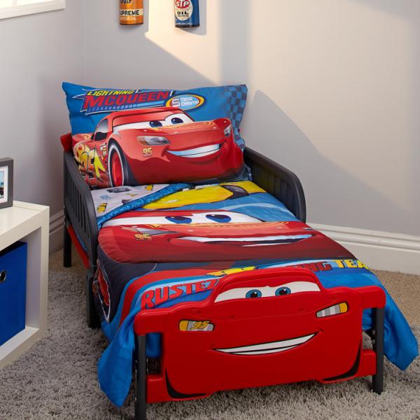 メーカー：Crown Craftsセット内容：掛け布団・トップシーツ・ボトムシーツ・ピローケース各1点サイズ：トドラーサイズ掛け布団 / L106.7×W144.8cmトップ＆ボトムシーツ / 約L71×W132cmのマットレスに適応したサ...