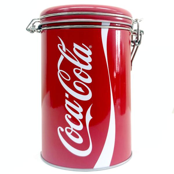 サイズ：(約) 約Ф110×H170mm大人気Tinシリーズのコカ・コーラより丸型キャニスター！ロックが出来るフタ付きで玄関先から、キッチン、お部屋におススメ大きく蓋が開くので、出し入れらくらく♪【備考】・ラッピング可(ラッピングバッグを商...
