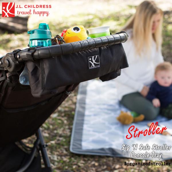 メーカー：J.L.CHILDRESSサイズ：36W×13D×12Hcm材質：ポリエステルセット内容：本体　１個仕様：ママのドリンクも、お子様の哺乳瓶もスッキリ収納出来て大小ポケットには、チャックが付いているので用途に合わせて使えます。バギー...