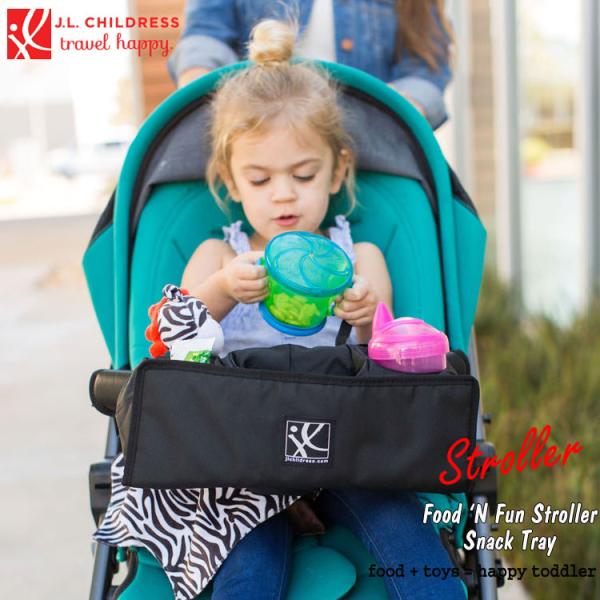 メーカー：J.L.CHILDRESSサイズ：34W×12D×12Hcm材質：ポリエステルセット内容：本体　１個　（画像のおもちゃ等は含まれません）仕様：ジュースやお菓子をほしい時にすぐ取り出せる、異なる3つのスペース。ジュースカップのハンド...