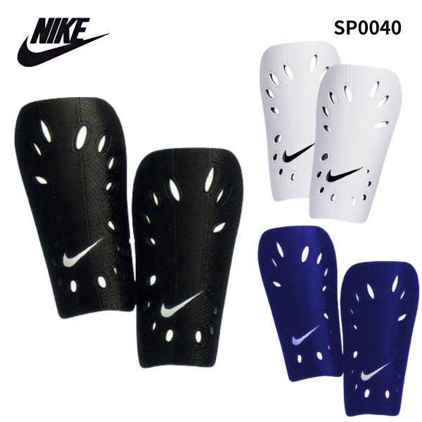 しいプレーでも’守る’ための装備が、足元を支える。この NIKE SP0040（J Guard） は、合成シェル構造＋EVA フォームクッションを備え、衝撃からすねを守ります。通気孔（パーフォレーション）で蒸れを軽減し、左右別設計でフィット...