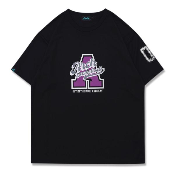 【商品名】Arch cursive logo A tee DRY メンズ バスケットボール 半袖Tシャツ トップス・Archの「A」を基調にカーシブフォントのグラフィックを描いたDRY-Tシャツ。・どこかオールドスクールを感じさせるデザイン...