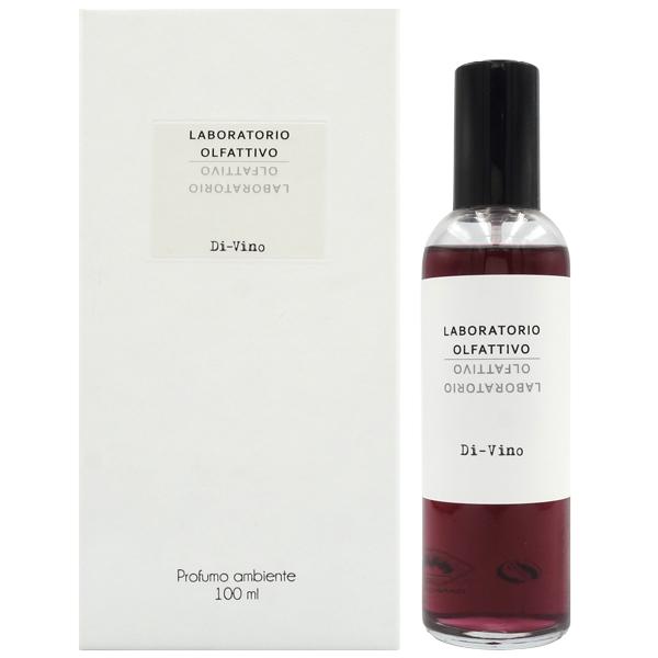 ルームスプレーは、空間に香りを広げるフレグランスアイテム。床や家具、壁から少し離して空中にスプレーすると、香りがふわっと広がり、お部屋を心地よい空間に演出します。ご自宅はもちろん、旅先のホテルや車の中など、場所を選ばずお気に入りの香りを楽し...