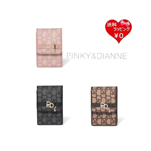 ■説明文きらびやかなロゴブローチと、サルカンに揺れるクリスタルが印象的なベーシックシリーズ。オリジナルプリントをジャガード風に加工した生地にベルトで引き締めました。格しぼの革でパイピングし、高級感ある仕上がりになっています。PINKY&am...