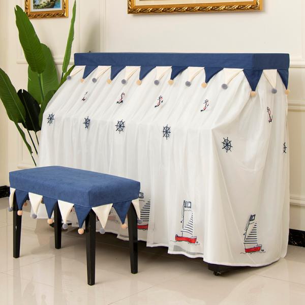 【素材】ポリエステル　【サイズ】 ピアノカバー 約横153*幅34*高さ120cm  国内外のアップライトピアノのフルカバーとしてご使用頂けます。ほとんどのサイズのピアノに適合します。【耐久性】丈夫で軽い素材で、洗いやすく、耐久性があり。「...