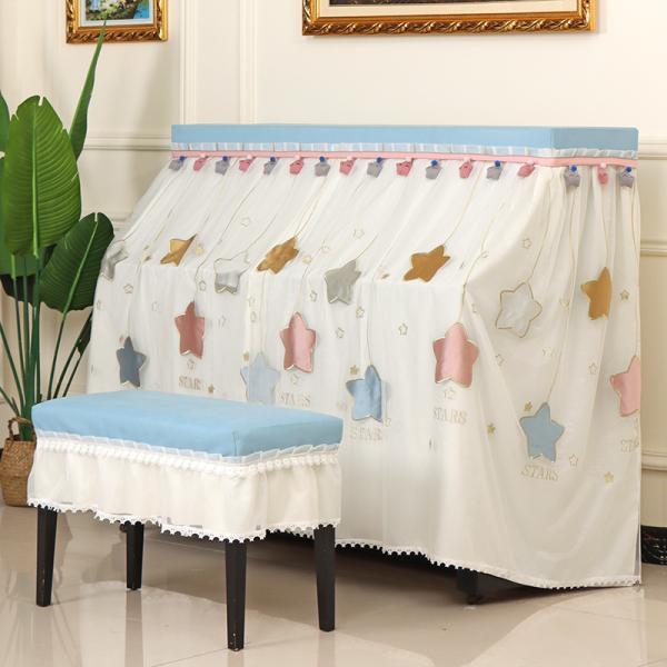 【素材】ポリエステル　【サイズ】 ピアノカバー 約横153*幅34*高さ120cm  国内外のアップライトピアノのフルカバーとしてご使用頂けます。ほとんどのサイズのピアノに適合します。【耐久性】丈夫で軽い素材で、洗いやすく、耐久性があり。「...