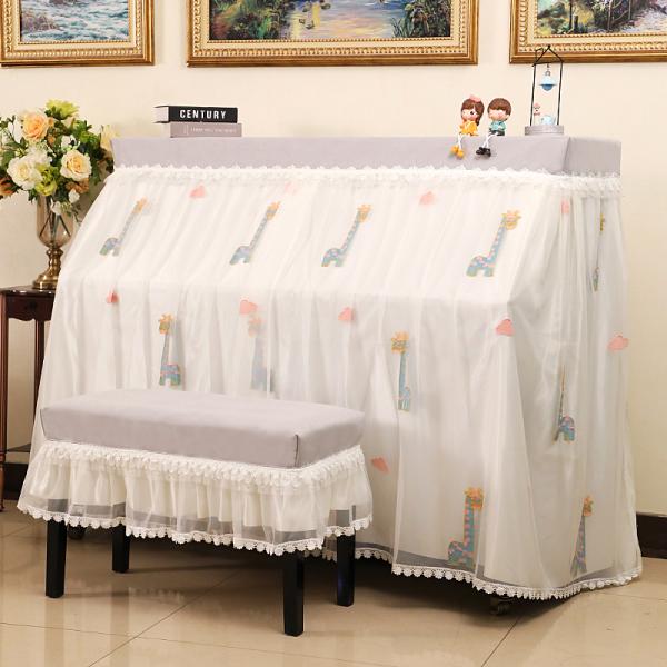 【素材】ポリエステル　【サイズ】 ピアノカバー 約横153*幅34*高さ120cm  国内外のアップライトピアノのフルカバーとしてご使用頂けます。ほとんどのサイズのピアノに適合します。【耐久性】丈夫で軽い素材で、洗いやすく、耐久性があり。「...