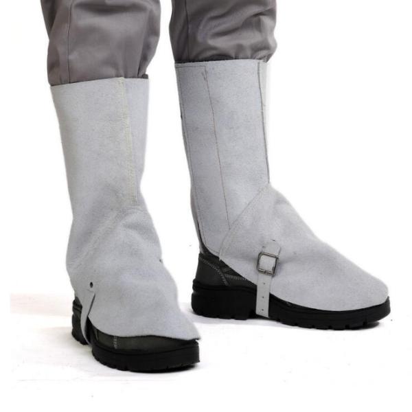 ▼新品▼素材：牛革製【製品仕様】材質：牛革  サイズ：フリーサイズドライ溶接やはんだ付け時のやけど防止に役立つ牛革製の足カバーです。キャンプやバーベキュー、お祭り、花火、焚き火時などにも活躍します。大きめのデザインとなっており、作業靴から十...