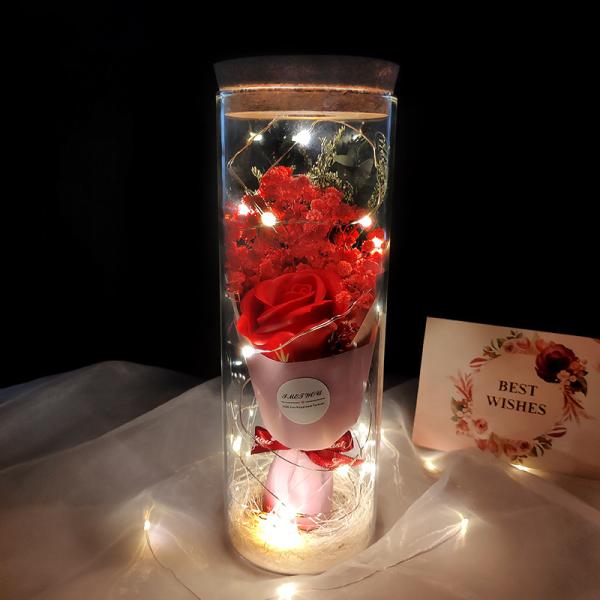 【サイズ】：直径約8cmX高さ約22cm【花材】：最高級の造花を使用しています（品質保証）　ポット：ガラス　 【LEDライト付き】：スイッチと電池交換は底面にあります、電池は付きません。【永遠の花】水やり、水換えの世話や手間が要らず、とって...