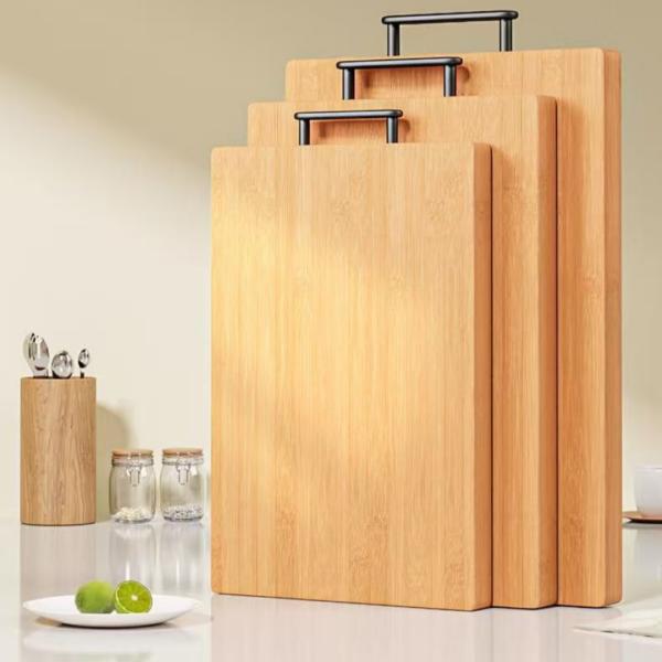 【カラー】第一枚画像通り【色】：竹色【商品の寸法】：50長さ x 35幅 x 1.8厚み cm【材質】：バンブー【商品の推奨用途】：チーズやパンや肉や魚や果物や野菜など★小さくて軽いのでサッと気軽に使えます。竹製はとても軽量なので、どこでも...