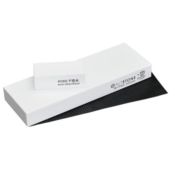【商品名】ALTSTONE 凛 RIN 不吸水1000番 名倉砥石 滑り止めマット付き【サイズ】180×60×20mm【重量】520g【粒度】#1000(中砥）【商品特徴】(1) 国産：国産日本製のセラミック砥石。 国内工場と協力し、企画か...