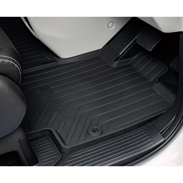 縁高タイプ樹脂製ブラックステップワゴン / ステップワゴンe:HEV　型式：RP6 / RP7 / RP8　年式：2025年5月発表〜仕様変更まで（2025年5月現在）　適用グレード：　　●フロント用　　　全タイプ　　　※フロアカーペットマ...