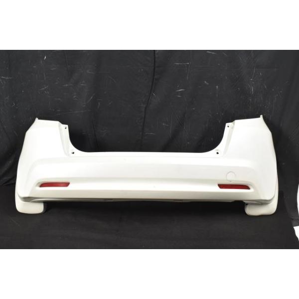 **** 商品説明を必ずご確認ください ****部品管理番号：240827001115110メーカー純正品番：71501-TF0-900ZL部品名：Rバンパーフェース部品区分：リサイクル品車名：フィット車両タイプ名：5ドアハッチバック通称型...