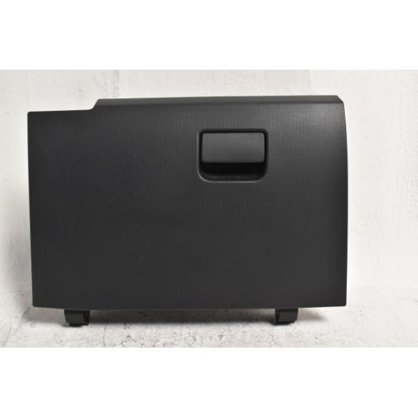 **** 商品説明を必ずご確認ください ****部品管理番号：251201001770210メーカー純正品番：55550-B2330-C0部品名：グローブBOX部品区分：リサイクル品車名：タント車両タイプ名：5ドアハッチバック通称型式：LA...